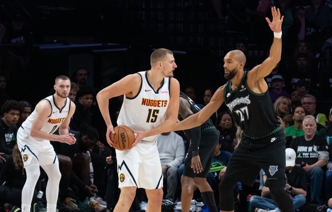 NBA multa Jokic em R$ 250 mil após confusão em jogo dos playoffs